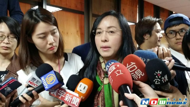 遭批主持議事裝聾作啞 陳瑩委屈哽咽 | 政治 | NOWnews今日新聞