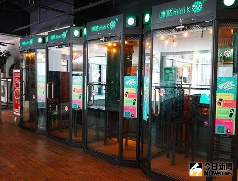 電話亭裡飆歌？「迷你KTV」爆紅 | 新奇 | NOWnews今日新聞