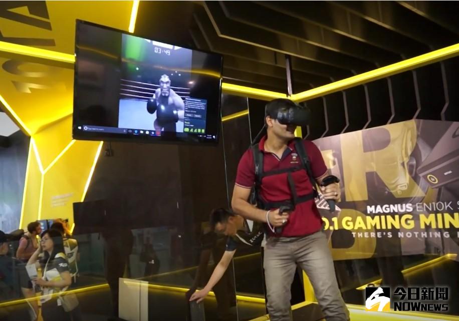 免驚被電線絆倒 「背著玩」VR背包 | 新奇 | NOWnews今日新聞