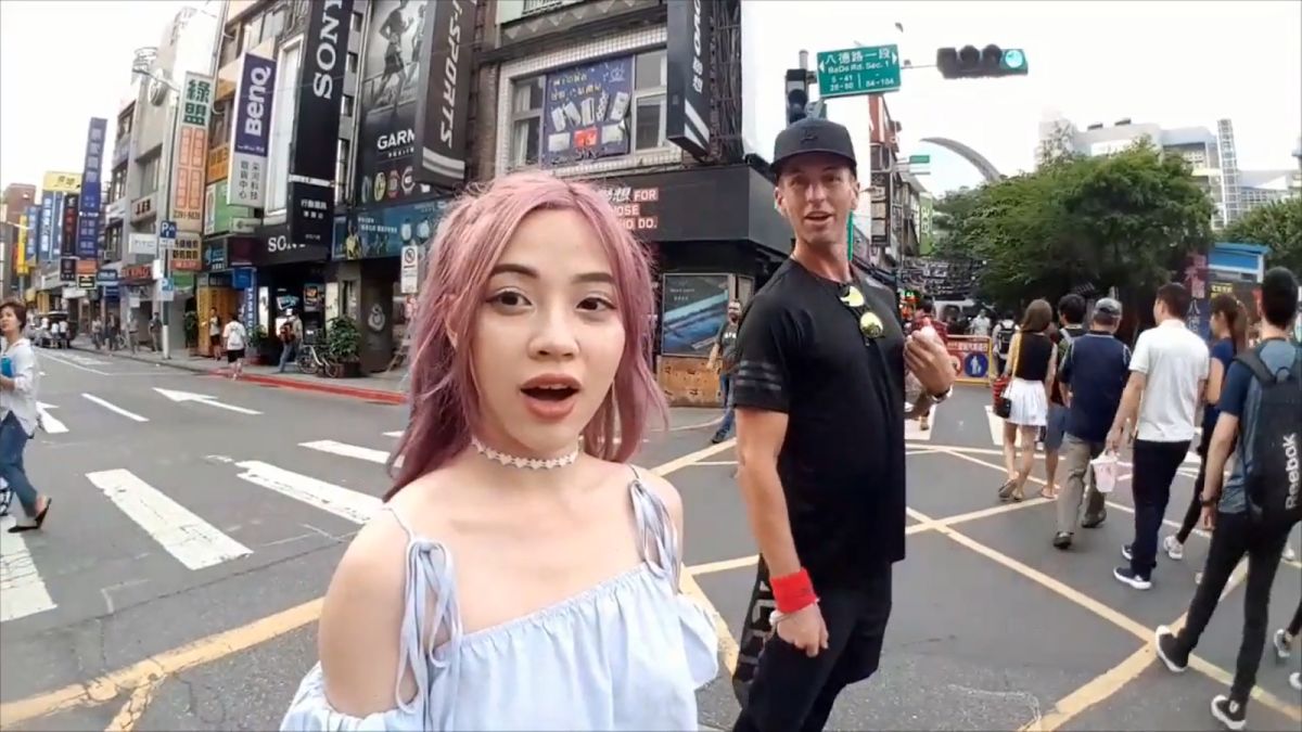 美籍直播主CJ疑遭台男惡意碰撞 引網友熱議 | 生活 | NOWnews今日新聞