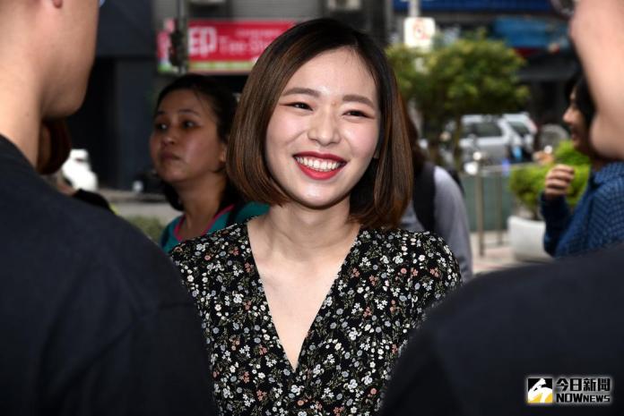 聖結石喊「林襄最正」GG了！雙膝跪地求老婆聖嫂Dodo原諒 | 娛樂 | NOWnews今日新聞