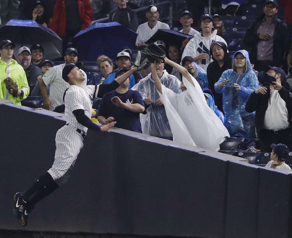 MLB／怪力男史坦頓重返洋基！ 美技接殺宣告回歸 | 運動 | NOWnews今日新聞