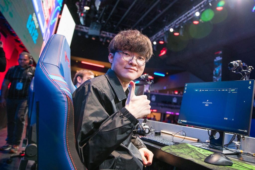英雄聯盟明星賽》前輩笑了！Faker 領軍險奪勝 | NOW電玩 | NOWnews今日新聞