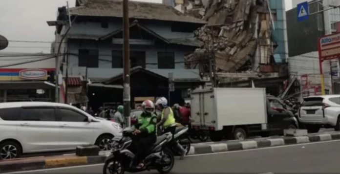 雅加達5層樓建築塌陷多人受困 現場滿目瘡痍 | 國際 | 全球 | NOWnews今日新聞