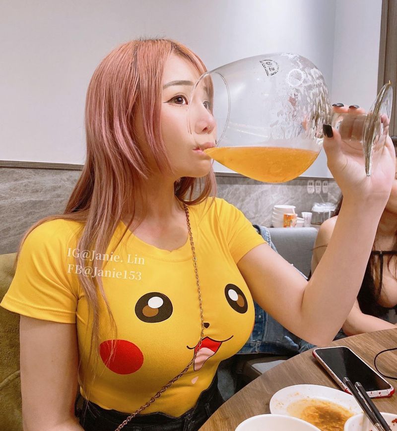 金髮妹捷運上睡死「大露胸光」 1.5萬人憂心：有危險 | beanfun!