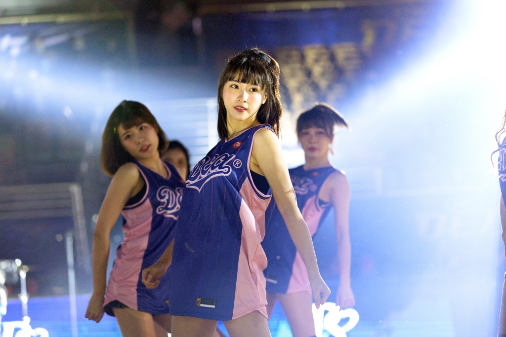 T1／女神峮峮領軍！中信特攻啦啦隊最吸睛 | 運動 | NOWnews今日新聞