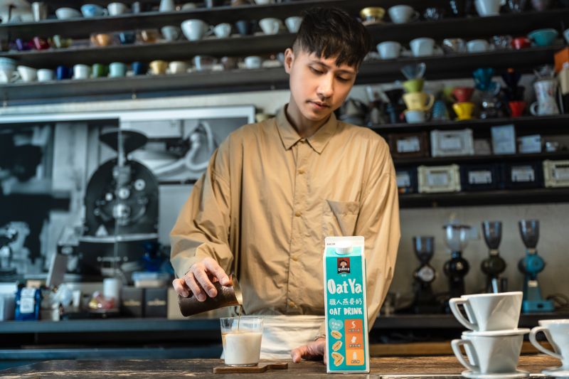燕麥奶新選擇！咖啡職人愛用OatYa 教你調出黃金比例 | 生活 | NOWnews今日新聞
