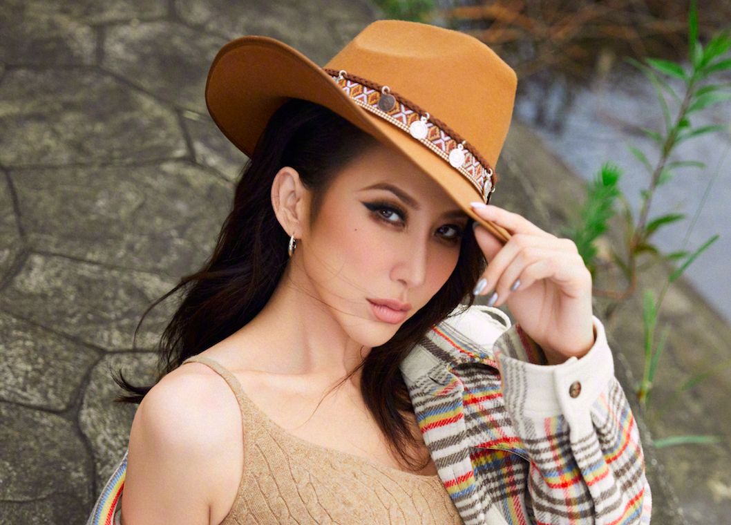 李玟浴巾裹身辣曬S曲線 47歲素顏真實狀態曝光 | 火線NOW星聞 | 娛樂 | NOWnews今日新聞