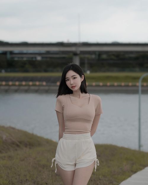 台師大女神做岩盤浴「自帶水蜜桃」 網友：流量密碼來了 | 娛樂 | NOWnews今日新聞