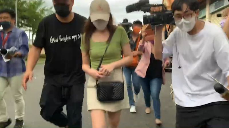 艾成遺體抵板橋殯儀館！王瞳父妹、林道遠到場等待相驗 | 娛樂 | NOWnews今日新聞