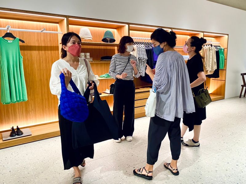 COS台北101今開幕！死忠鐵粉揪友朝聖 連地板材質都知道 | beanfun!