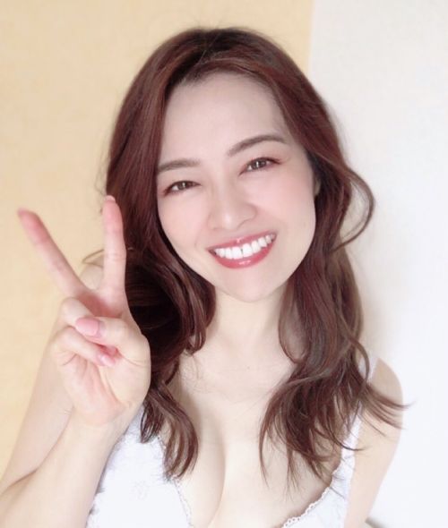 最美OL兼差拍謎片被長官發現 超色畫面流出：我不認識她 | 火線NOW星聞 | 娛樂 | NOWnews今日新聞