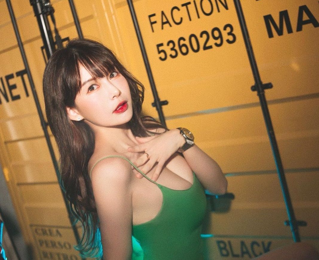 細肩帶撐不住！電競女神美胸暴漲 3萬人暈船：無法對焦 | 娛樂 | NOWnews今日新聞