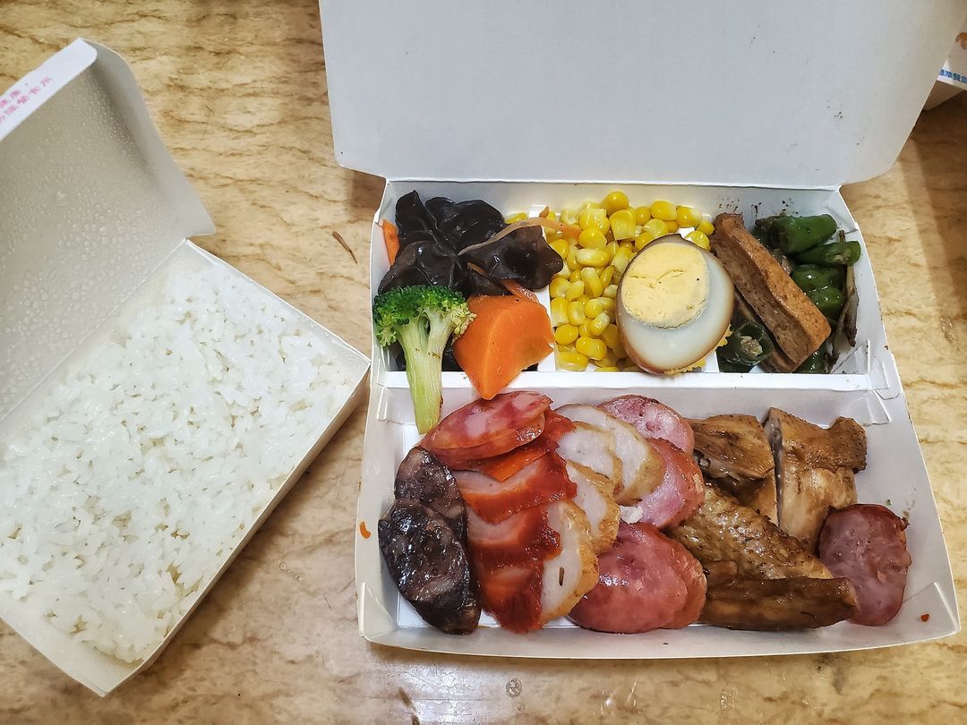 便當「2盒塞滿」只要100元！內行抖出佛心地點：天天排隊 | 新奇 | NOWnews今日新聞