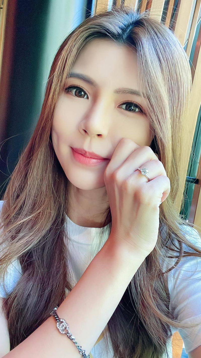 CEO女星42歲生日被求婚！淚曬大鑽戒 「春宵價」4萬 | 火線NOW星聞 | 娛樂 | NOWnews今日新聞