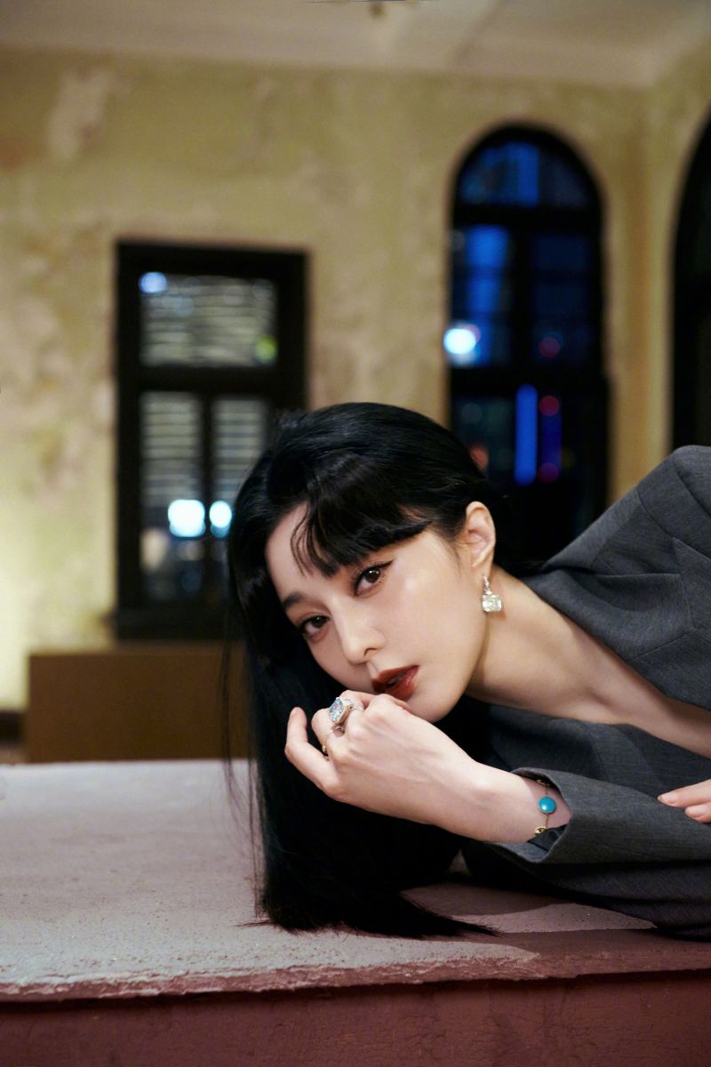 范冰冰豁出去了！西裝「裡面都沒穿」 粉絲暴動：不准看 | 娛樂 | NOWnews今日新聞