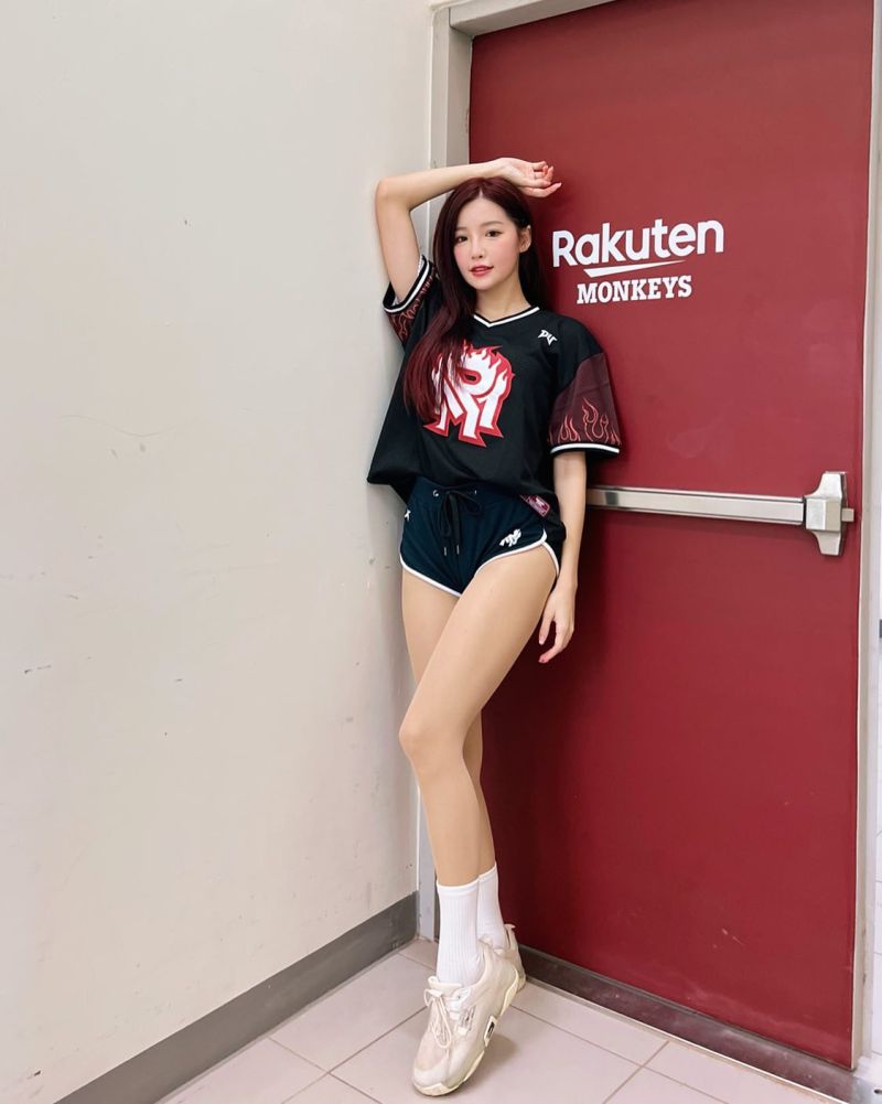 兄弟象拋黃彩帶！回眸女神落寞照還是超正 網友湧入秀秀 | beanfun!