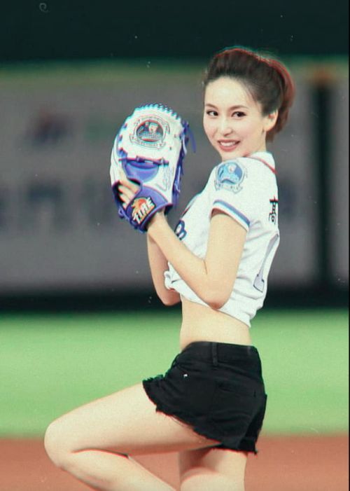 主播高毓璘曬9年前「43kg開球辣照」！網驚：以為啦啦隊 | 娛樂 | NOWnews今日新聞