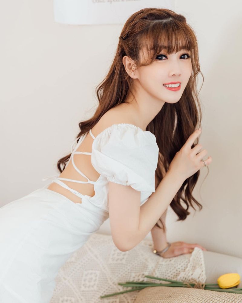 英文老師是JKF女郎！睡衣裡一絲不掛 網友承認有放大 | beanfun!