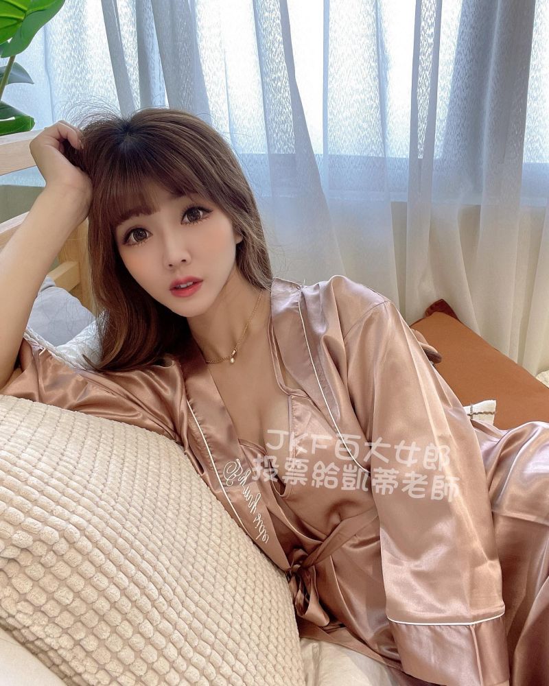 英文老師是JKF女郎！睡衣裡一絲不掛 網友承認有放大 | beanfun!