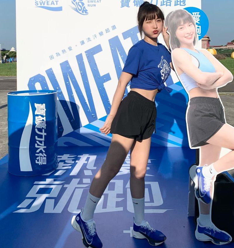 野生峮峮河濱公園路跑！「蠻腰美腿」全被拍 網驚：瘦了 | 娛樂 | NOWnews今日新聞