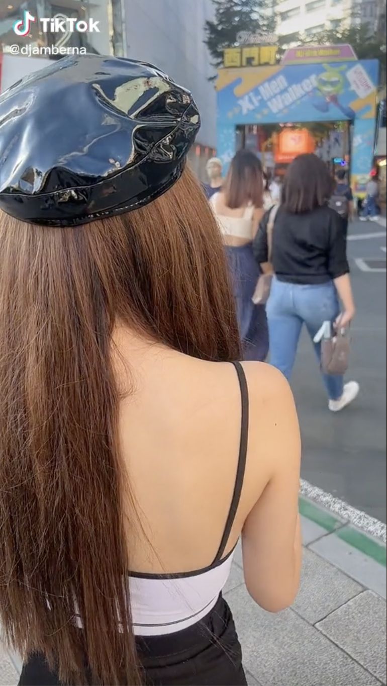 西門町捕捉野生辣DJ！只穿小背心狂搖6秒 38萬人被晃暈 | beanfun!