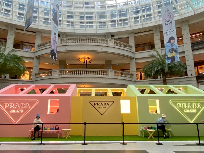 宋芸樺瘦到不像夏于喬 偕閨蜜逛PRADA彩色小屋美照曝光 | beanfun!