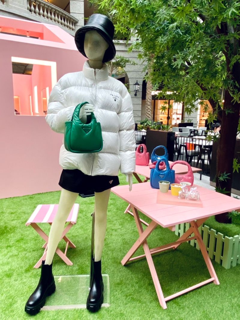 宋芸樺瘦到不像夏于喬 偕閨蜜逛PRADA彩色小屋美照曝光 | beanfun!