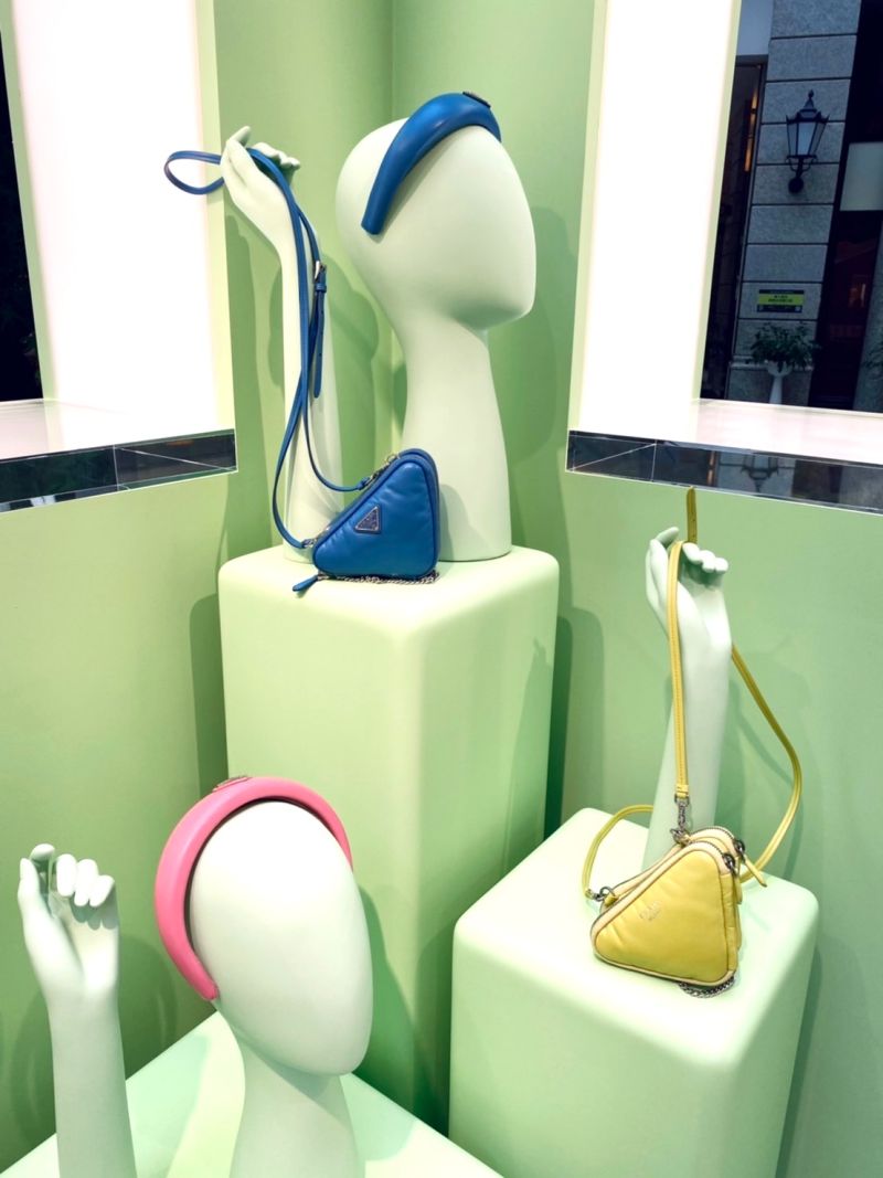 宋芸樺瘦到不像夏于喬 偕閨蜜逛PRADA彩色小屋美照曝光 | beanfun!