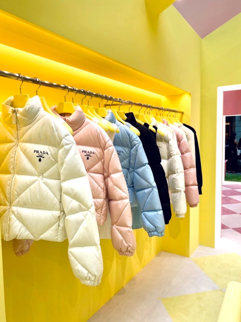 宋芸樺瘦到不像夏于喬 偕閨蜜逛PRADA彩色小屋美照曝光 | beanfun!