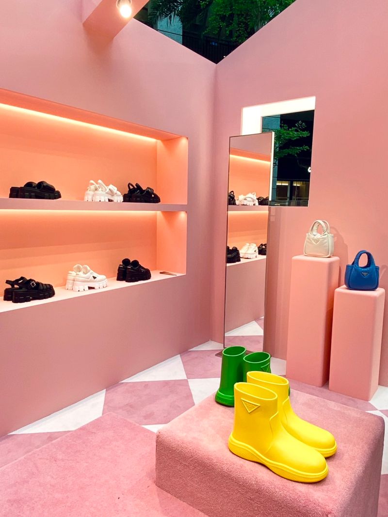 宋芸樺瘦到不像夏于喬 偕閨蜜逛PRADA彩色小屋美照曝光 | beanfun!