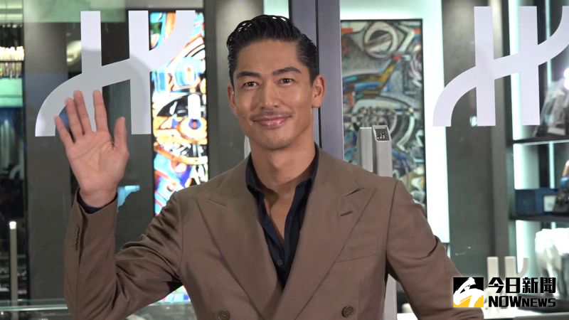 AKIRA見大S幸福很開心！跟具俊曄一起使用「國民姐夫」 | beanfun!