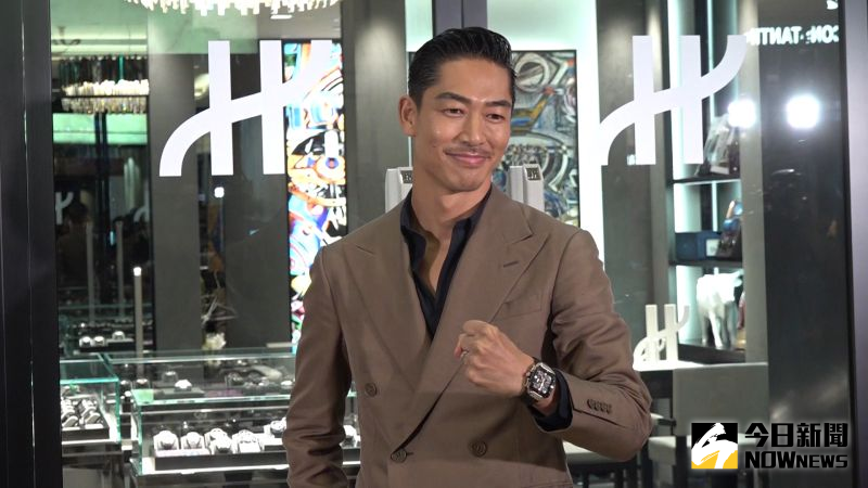 AKIRA見大S幸福很開心！跟具俊曄一起使用「國民姐夫」 | beanfun!