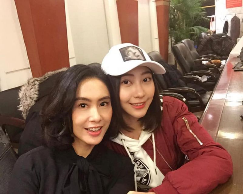 朱茵11歲嫩照瘋傳 10萬人朝聖：以前女星都從天上下凡？ | beanfun!