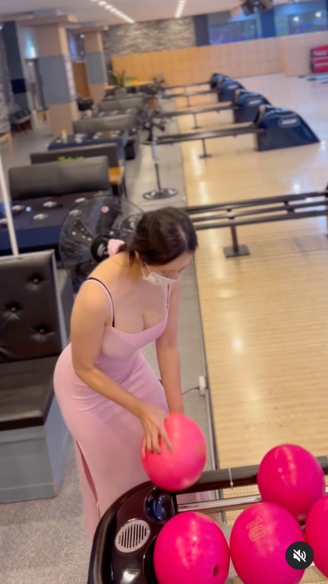 馬尾妹「細肩爆乳」打保齡球！洗溝原地狂跳 養眼片瘋傳 | 娛樂 | NOWnews今日新聞