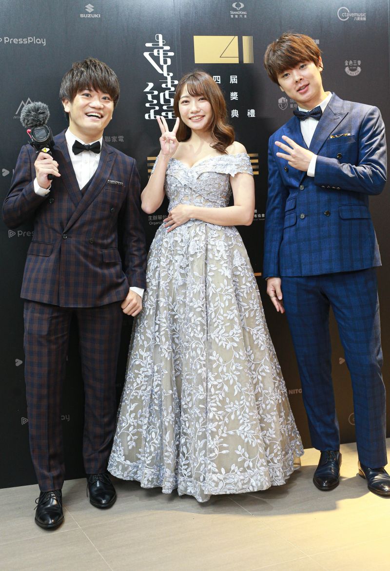 YT走鐘獎紅毯尺度爆棚！滴妹千千「正面照超兇」一次看 | 娛樂 | NOWnews今日新聞