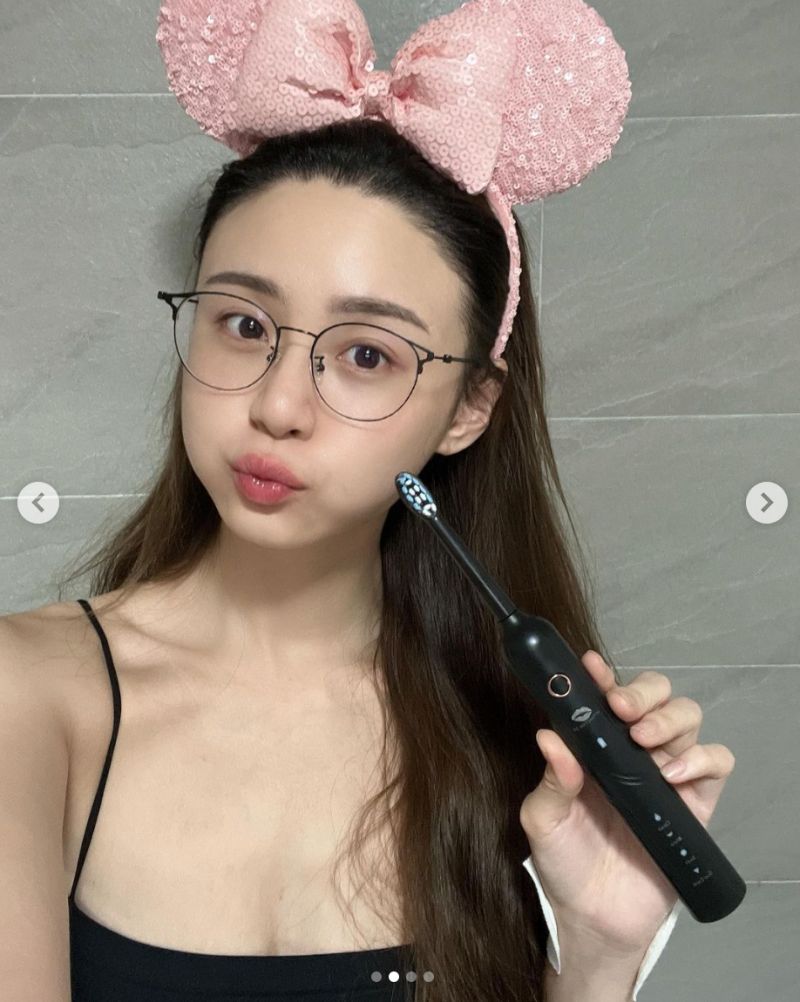 短今「素顏爆乳自拍」還戴眼鏡！粉絲見照片驚呼：更好看 | beanfun!