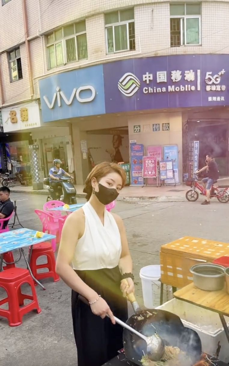 美豔人妻「市場炒米粉」爆紅！狂吸47萬粉 一晚賣200碗 | beanfun!