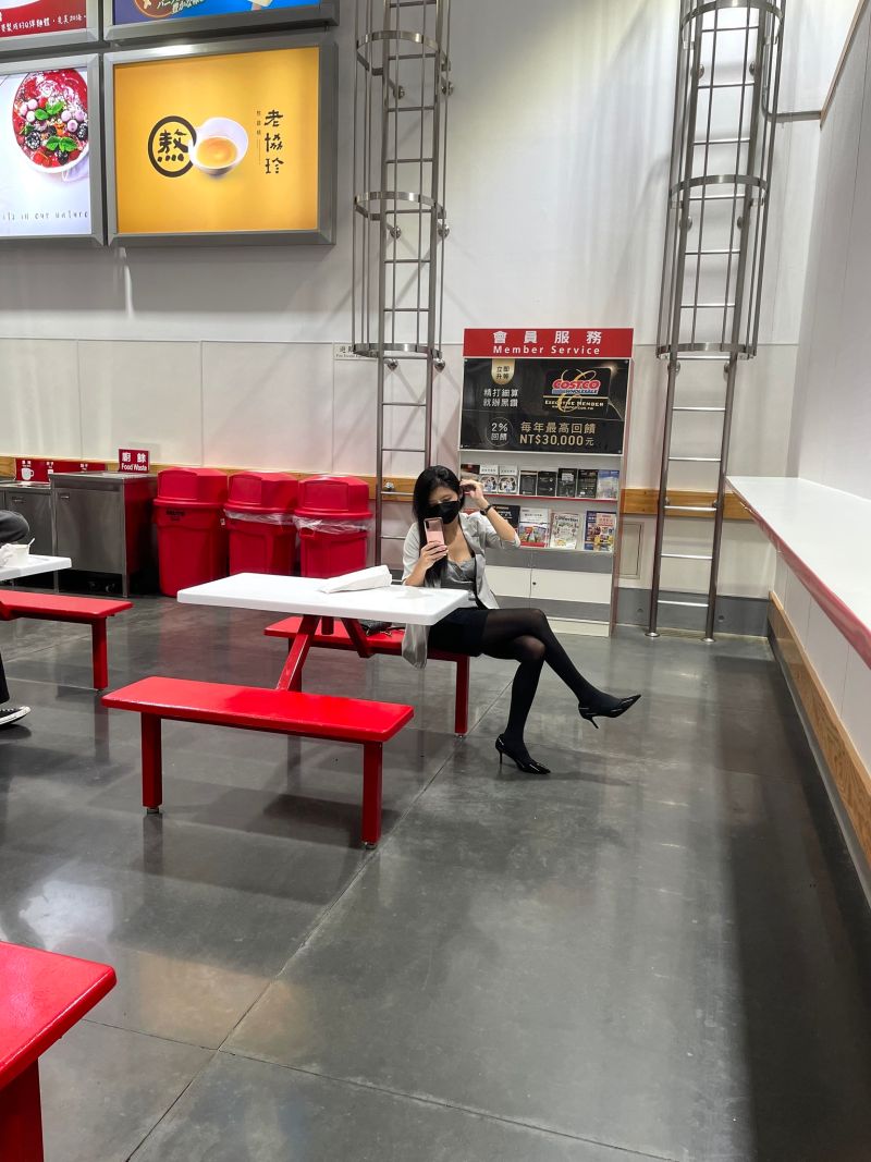 好市多目擊「黑絲纖腿辣妹」 網友狂推極品：幾霸昏啊 | beanfun!