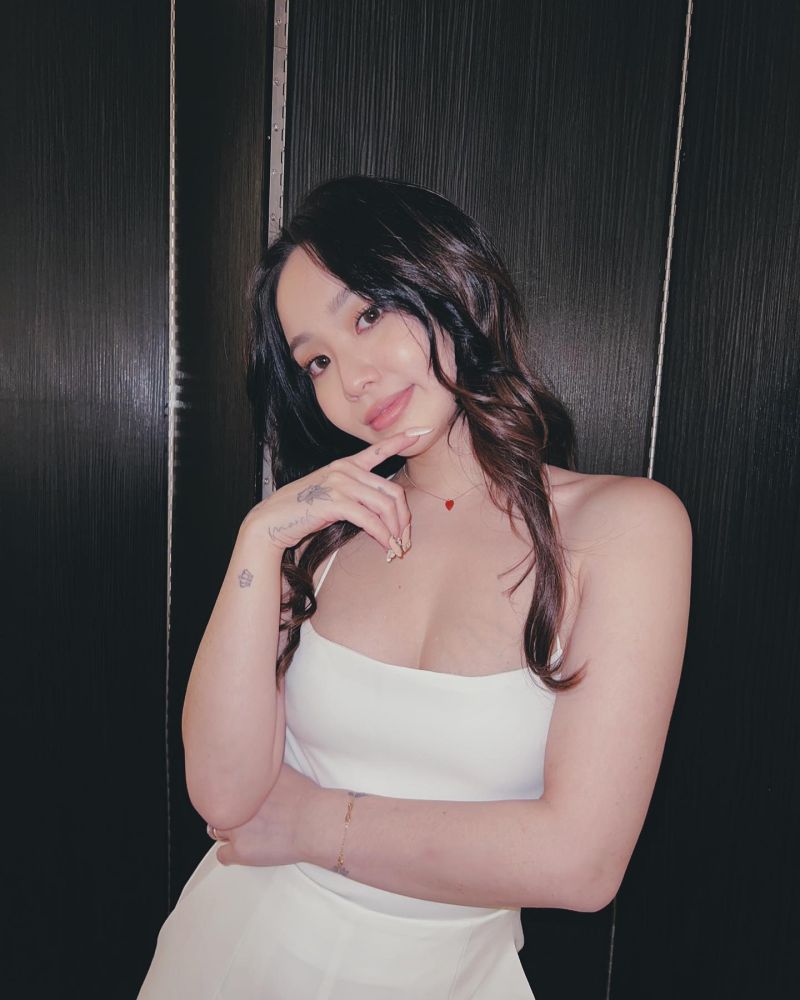 陳芳語「肚兜裝」疑似露點 經紀公司深夜回應了 | beanfun!