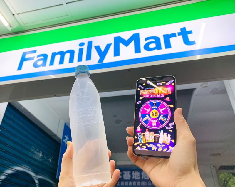 店員要抓狂了！到7-11領包裹送77元 雙11「包裹山」再現 | beanfun!