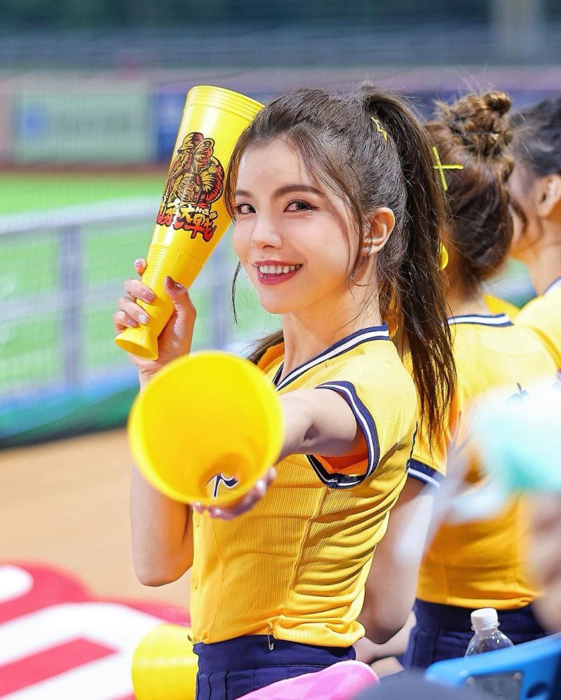 啦啦隊被封「中職許瑋甯」！浮誇應援讓球員投降：放過我 | beanfun!