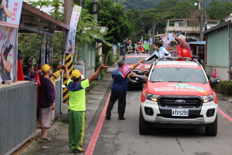 拚榮耀花蓮！車掃經故鄉部落 Kolas：不能永遠夫妻輪政 | 政治快訊 | 要聞 | NOWnews今日新聞