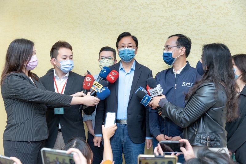 抓到？朱立倫「穿kmt外套」投票！涉違選罷法遭網檢舉 政治快訊 要聞 Nownews今日新聞