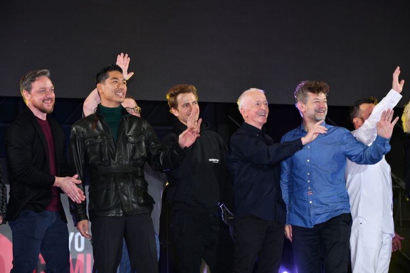 林志玲老公AKIRA秀「魂與塊」!當空中飛人合體好萊塢明星 | beanfun!