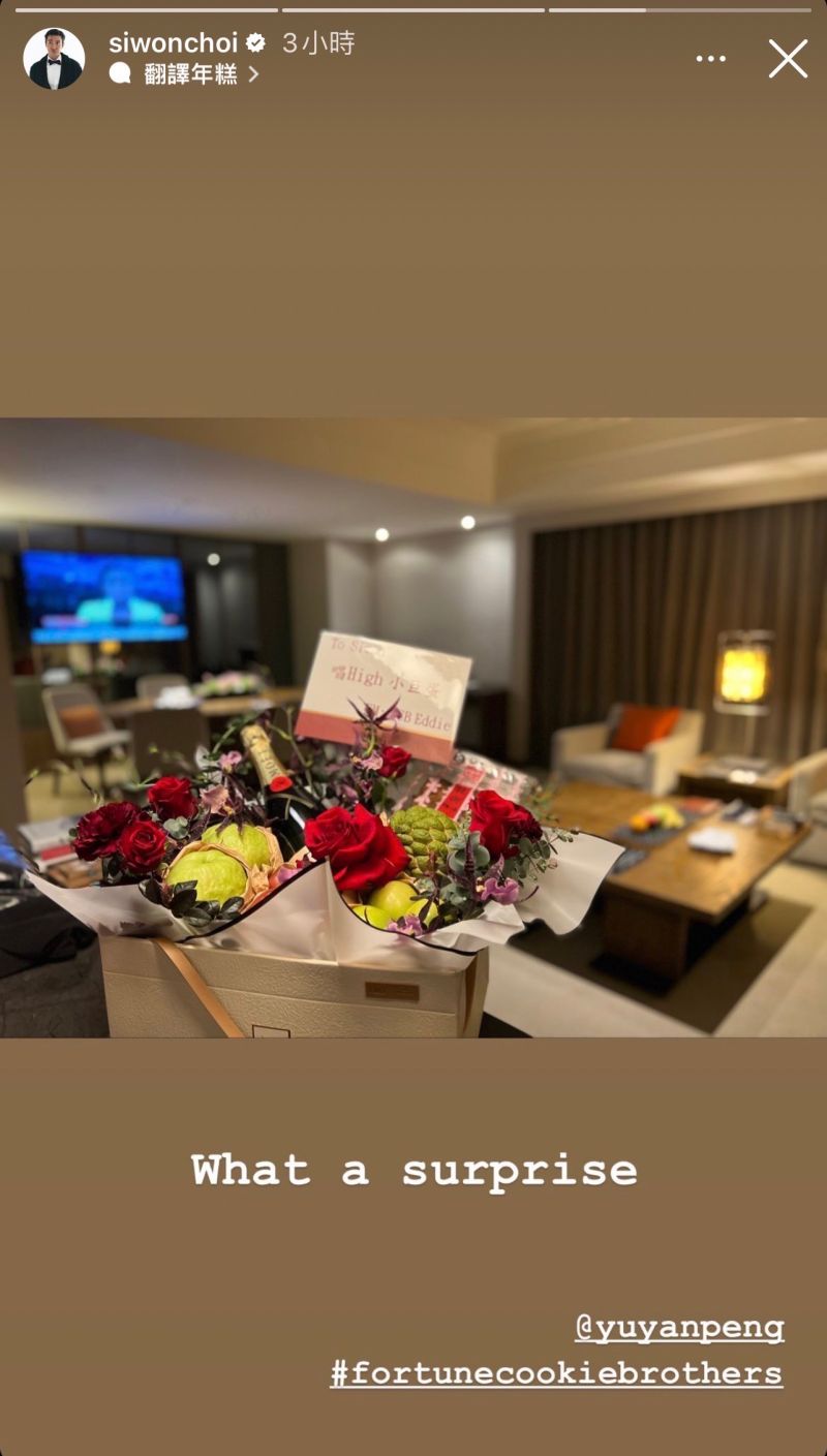 彭于晏驚喜現身天母街頭 女粉絲衝上前「躺胸肌合影」 | beanfun!