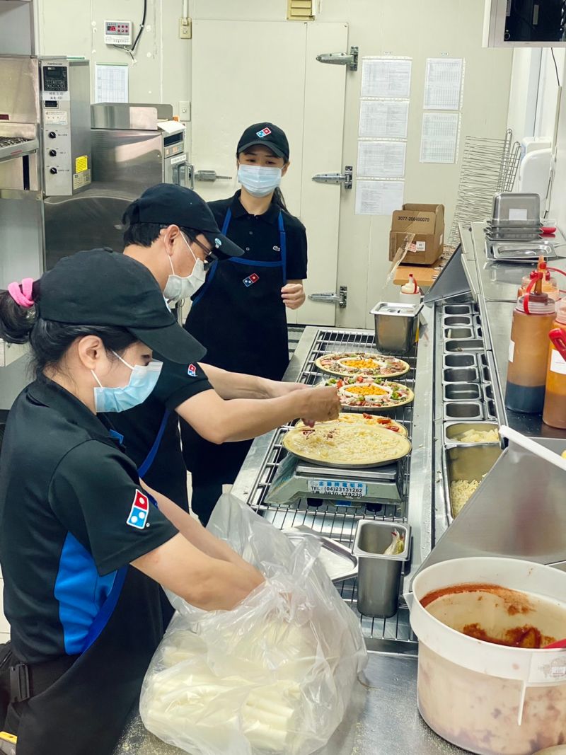 獨／達美樂這間店披薩賣太狂！放假1天老外CEO親自代班 | beanfun!