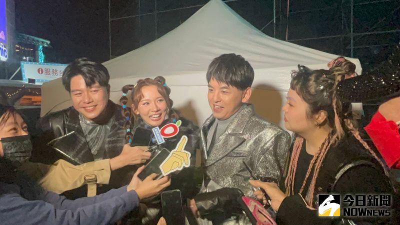 Ozone心疼粉絲冒雨卡位 黃子佼口誤「當場罰寫致歉」 | beanfun!