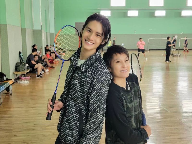 「BL王子」拿到球拍變個人 張碩航球場發狠超圈粉 | beanfun!