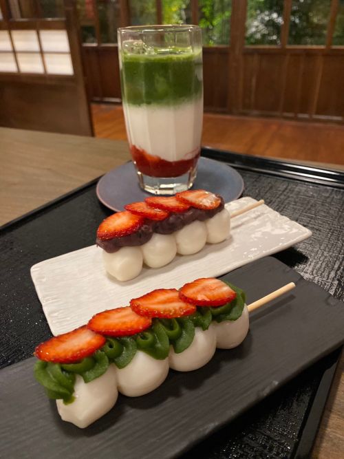 聖誕童話降臨「榕錦時光」！點亮浪漫燈海：萌吃草莓甜點 | 美食旅遊 | 生活 | NOWnews今日新聞